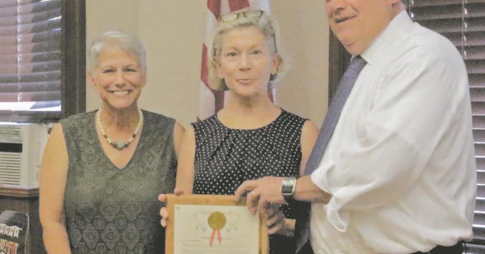Eaton honored on last day as judge | | apg-wi.com