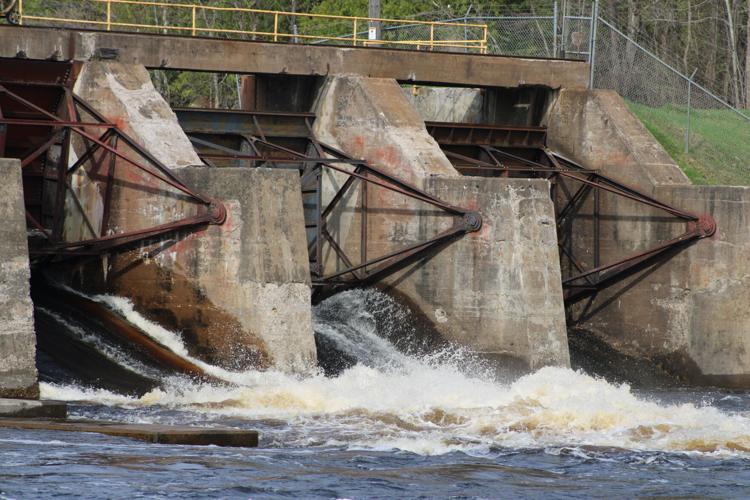 High water flow | Price County Review | apg-wi.com
