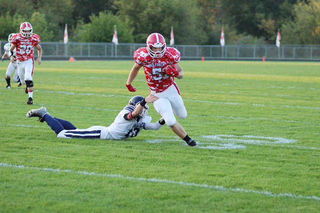 FOOTBALL: Wolfpack roll over Fowler | Local Sports | argus-press.com