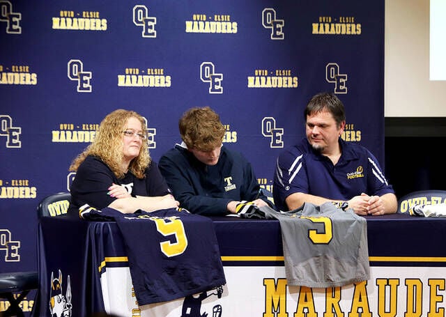 6 O-E athletes sign to play college sports | Ovid-elsie | argus-press.com