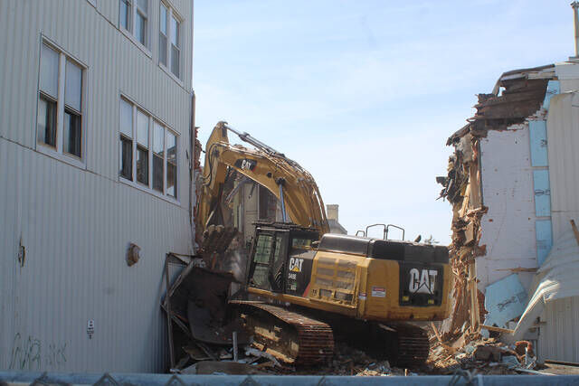 Matthews Building comes down | Local Business | argus-press.com