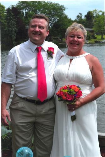 WEDDING: Mr. and Mrs. Chris (Kim) Wahl | Neighbors | argus-press.com