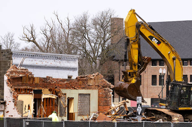 Matthews Building comes down | Local Business | argus-press.com