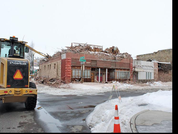 ‘Iconic’ building crumbles | Local News Stories | argusobserver.com