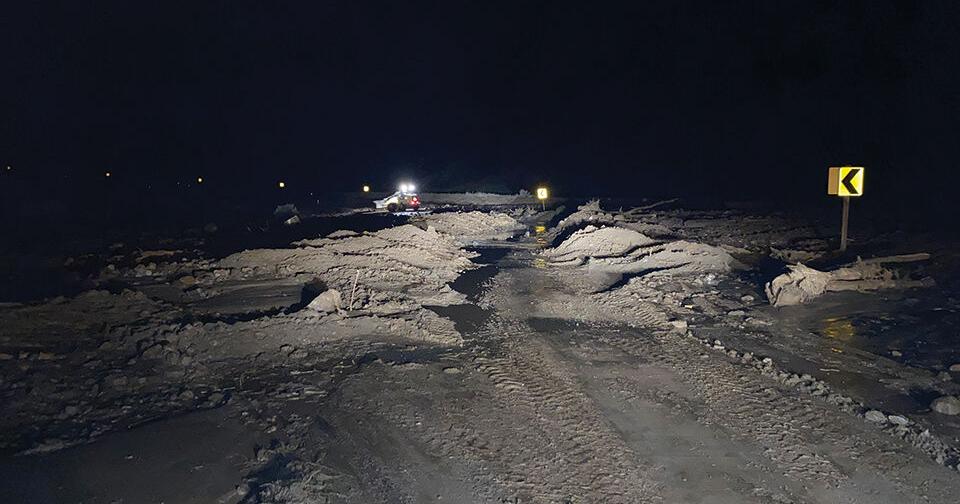 Debris slide downs power lines, closes U.S. Highway 20 near Juntura ...