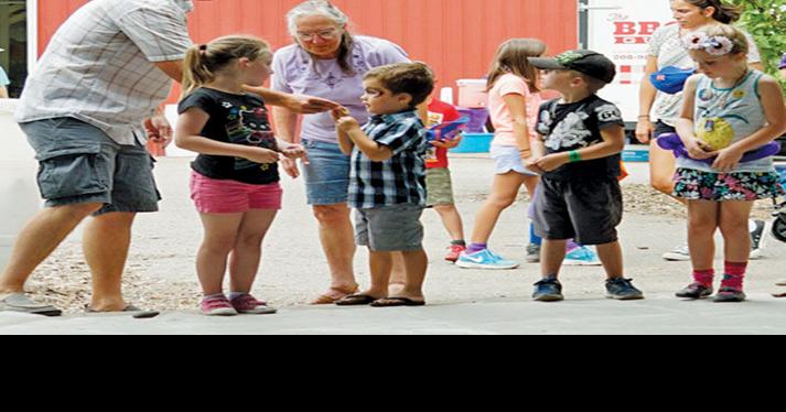 Seed-spitting contestants line up | Valley Life | argusobserver.com