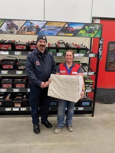 Tractor Supply donates flashlights to first responders | Valley Life ...