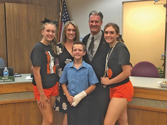 Stuart Grimes sworn in as city administrator | Features | argusobserver.com