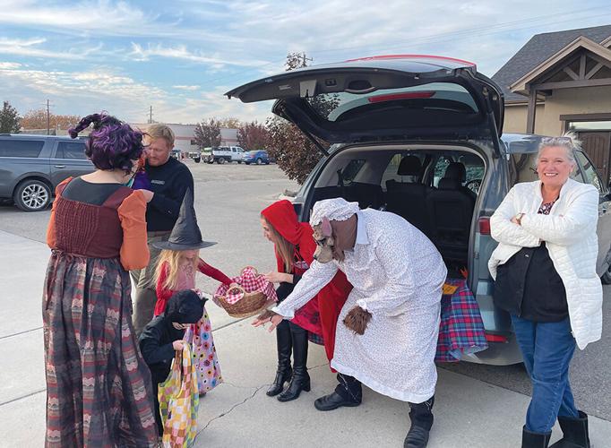 Families occupied all of Main Street in Nyssa during it Trunk or Treat ...