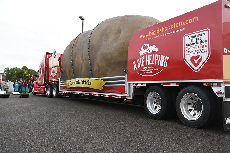 Famous visitor | Local News Stories | argusobserver.com