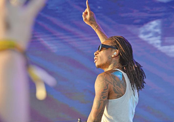 Wiz Khalifa kisses Nyssa baby | Local News | argusobserver.com