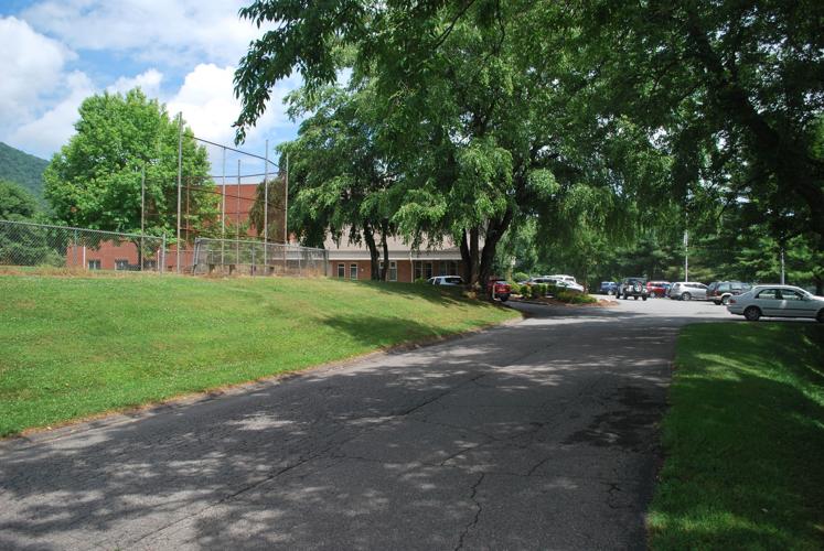 Aldermen agree to support library parking expansion | News ...