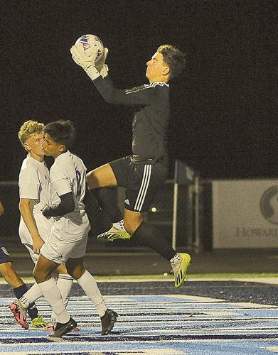 Husky soccer finishes regular season | Push | ashepostandtimes.com