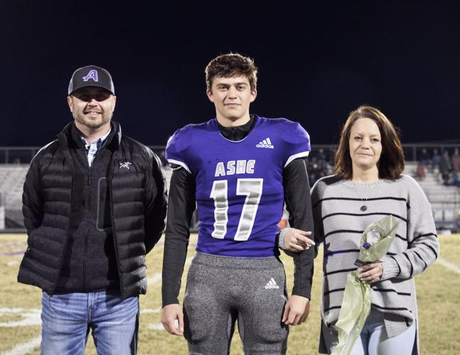 Football, cheer and band seniors honored at last home game | Sports ...