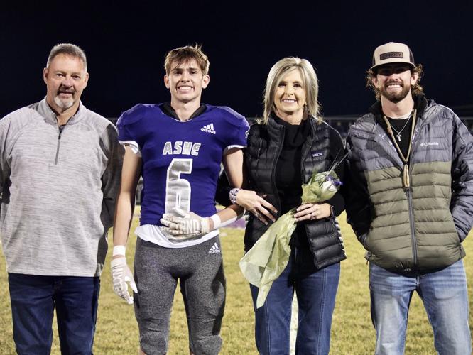 Football, cheer and band seniors honored at last home game | Sports ...