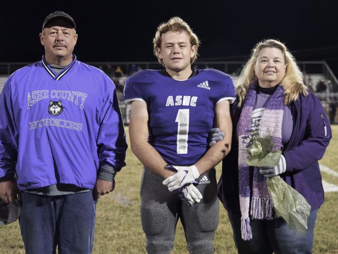 Football, cheer and band seniors honored at last home game | Sports ...