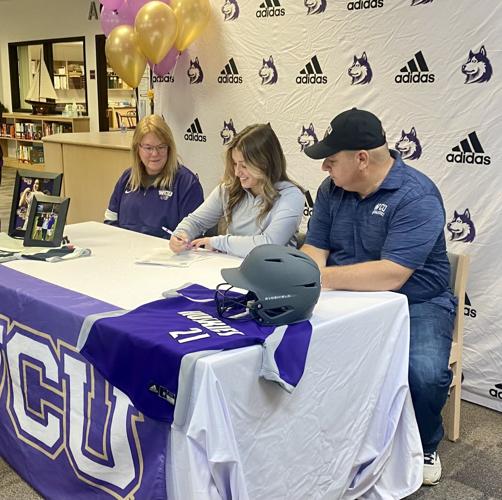 Becka Wonsick signs to WCU for softball | Sports | ashepostandtimes.com