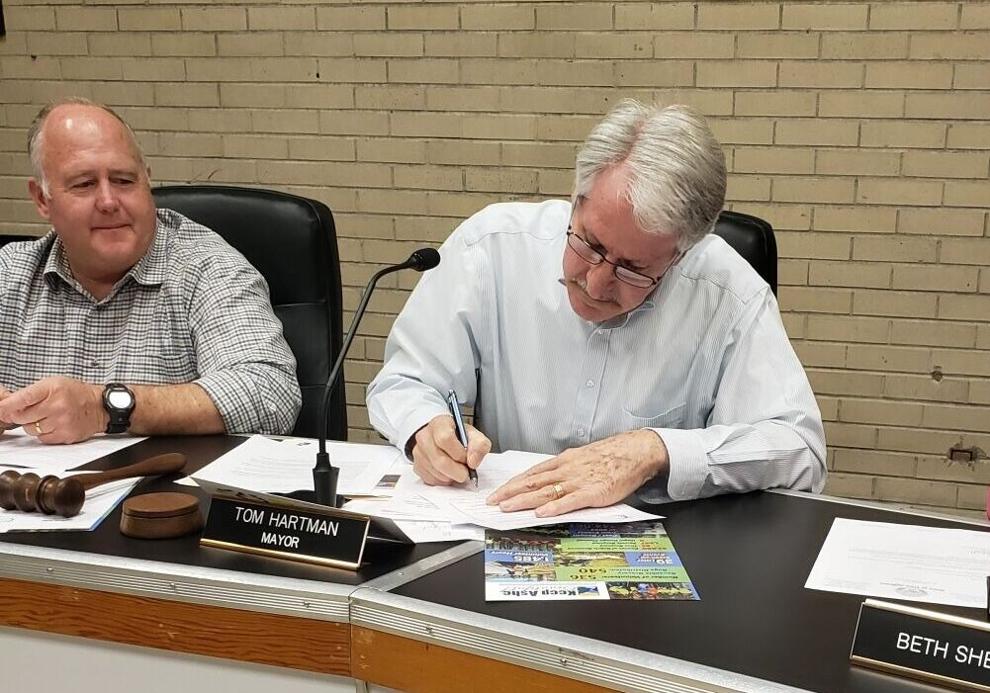 WJ Mayor Tom Hartman resigns, Mayor Pro Tem Rusty Barr to serve as ...