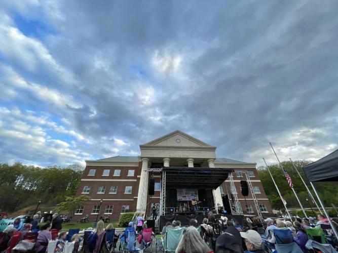 Big crowd gathers for annual Ashe Bash | Community | ashepostandtimes.com