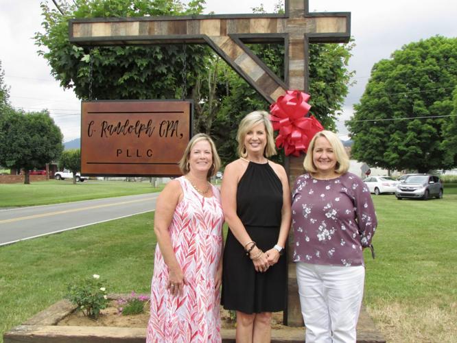 Cindy Randolph cuts ribbon with the Chamber and celebrates new location ...