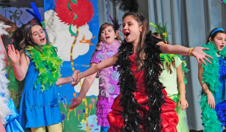 East Elementary celebrates 30 years of dinner theater with flair | News ...