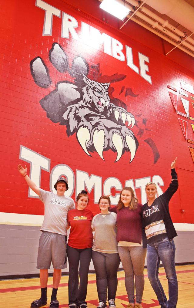 Trimble high school students, teacher debut new Tomcat mural | News ...