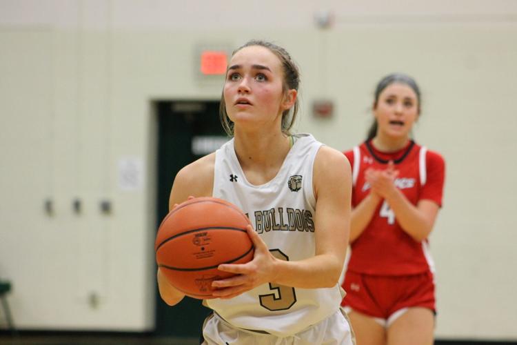 Stump splashes six triples to lead Bulldogs past Logan Elm | Local ...