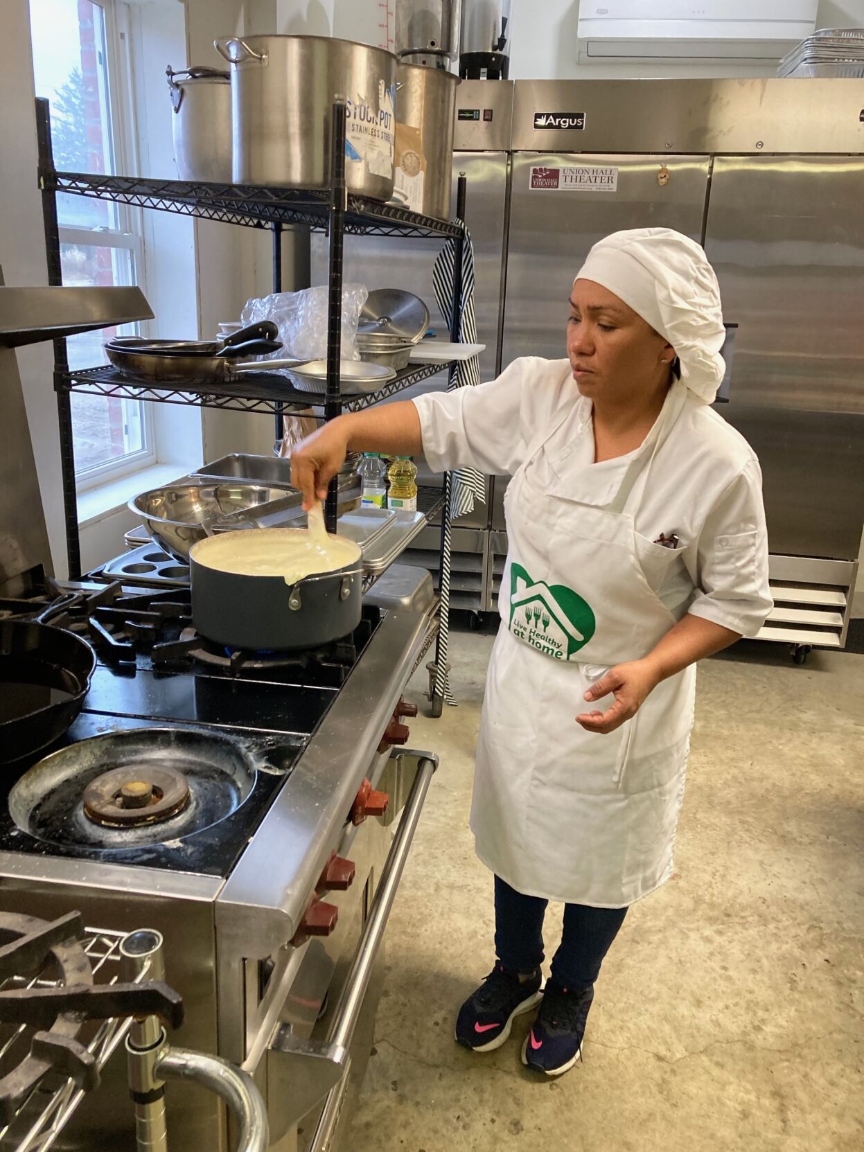 Athens groups celebrates arrival of 27 refugees since April 2022 | News ...