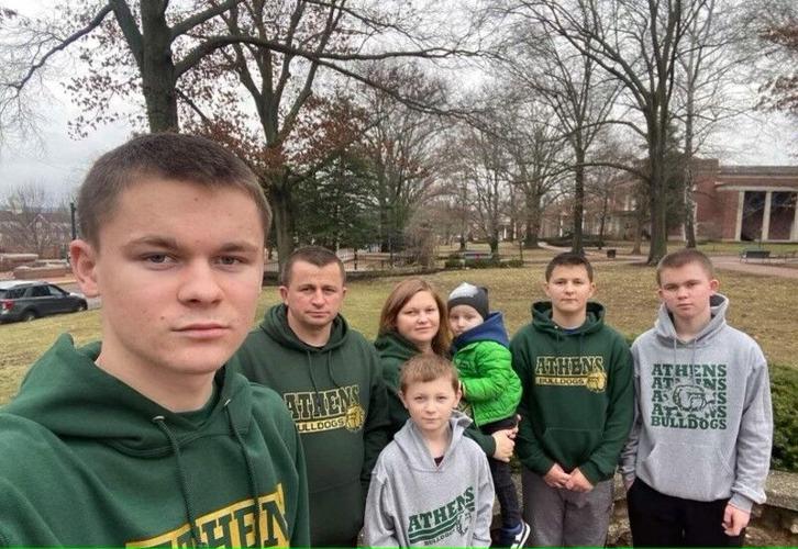 Athens groups celebrates arrival of 27 refugees since April 2022 | News ...