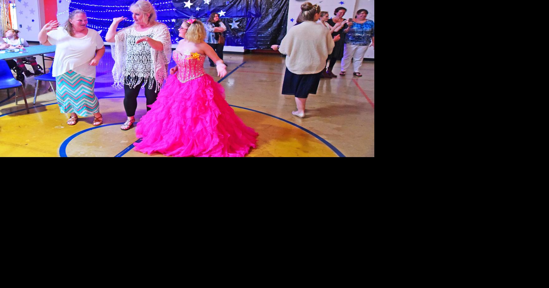 Beacon holds its first-ever prom | News | athensmessenger.com