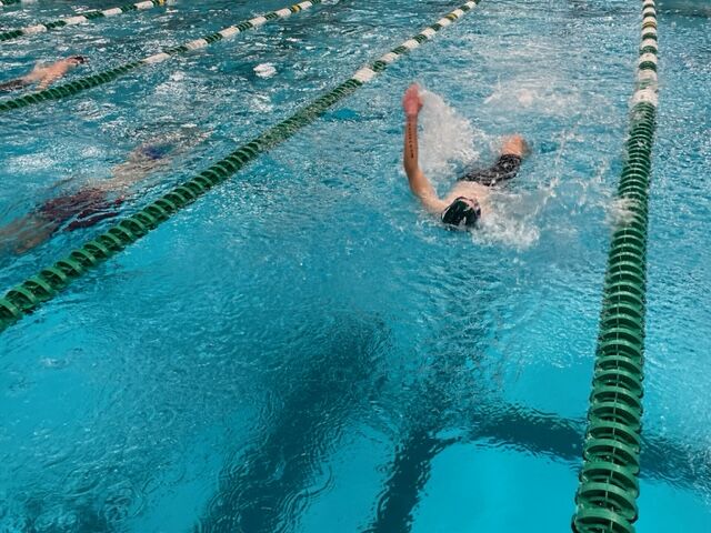 Bulldogs' swim team races to victory at Roosenberg Invitational ...