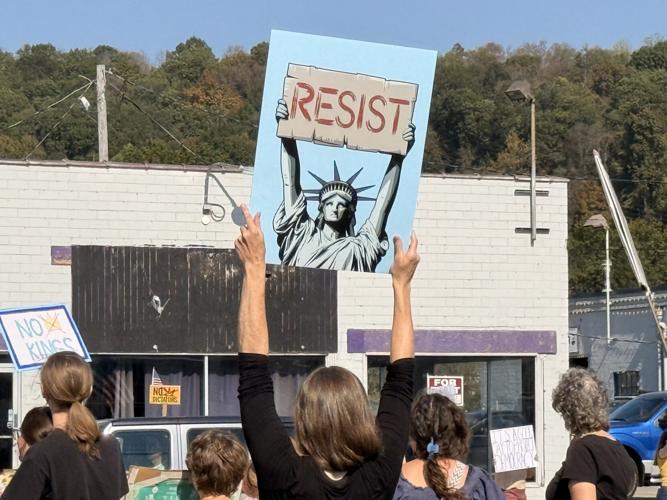 Hundreds gather for second 'No Kings' protest in Athens | News ...