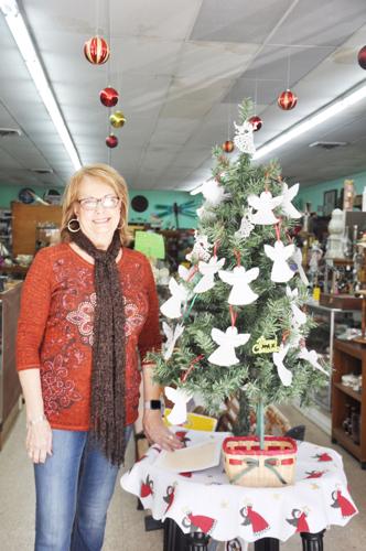 McCain helps spread Christmas cheer to seniors | Local News ...