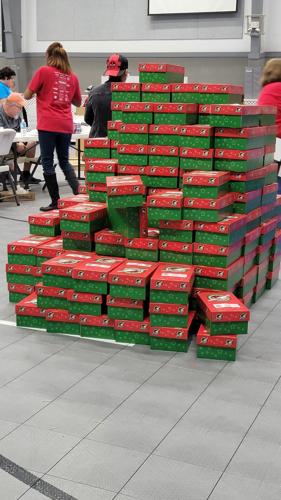 Students pack Christmas gift boxes | News | athensreview.com