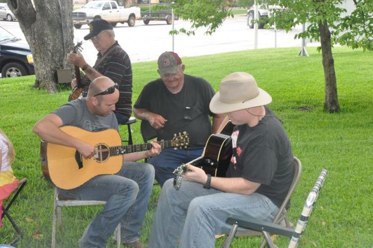 SLIDESHOW: Enjoying the start of the Fiddler's Reunion | | athensreview.com