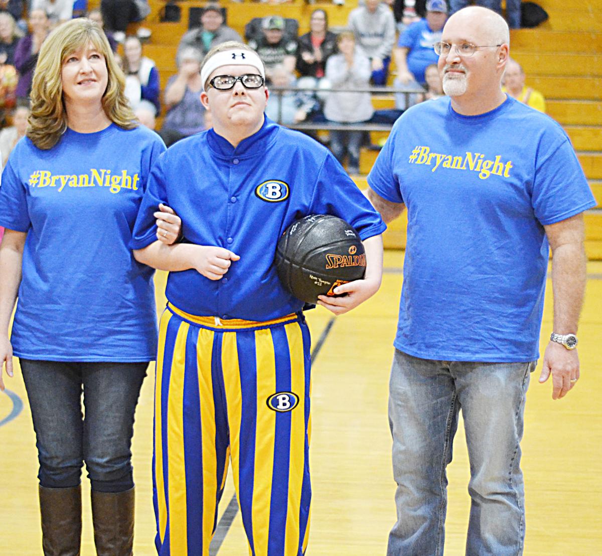 Manager Bryan Sanders plays in first game, scores eight points | Sports ...