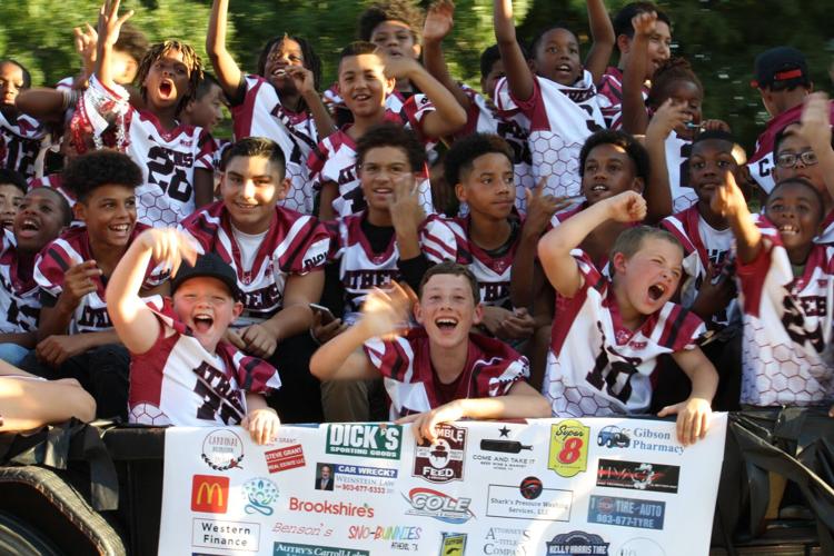 Athens community celebrates Homecoming with parade | News ...
