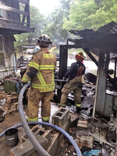 Firefighters contain blaze- Fire scorches Gun Barrel City house, boat ...