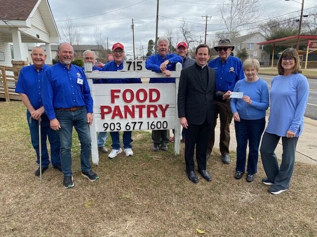 Knights gift $2,000 to Food Pantry | News | athensreview.com