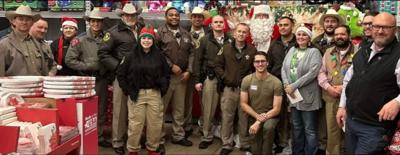 Blue Santa acquaints kids with cops | News | athensreview.com