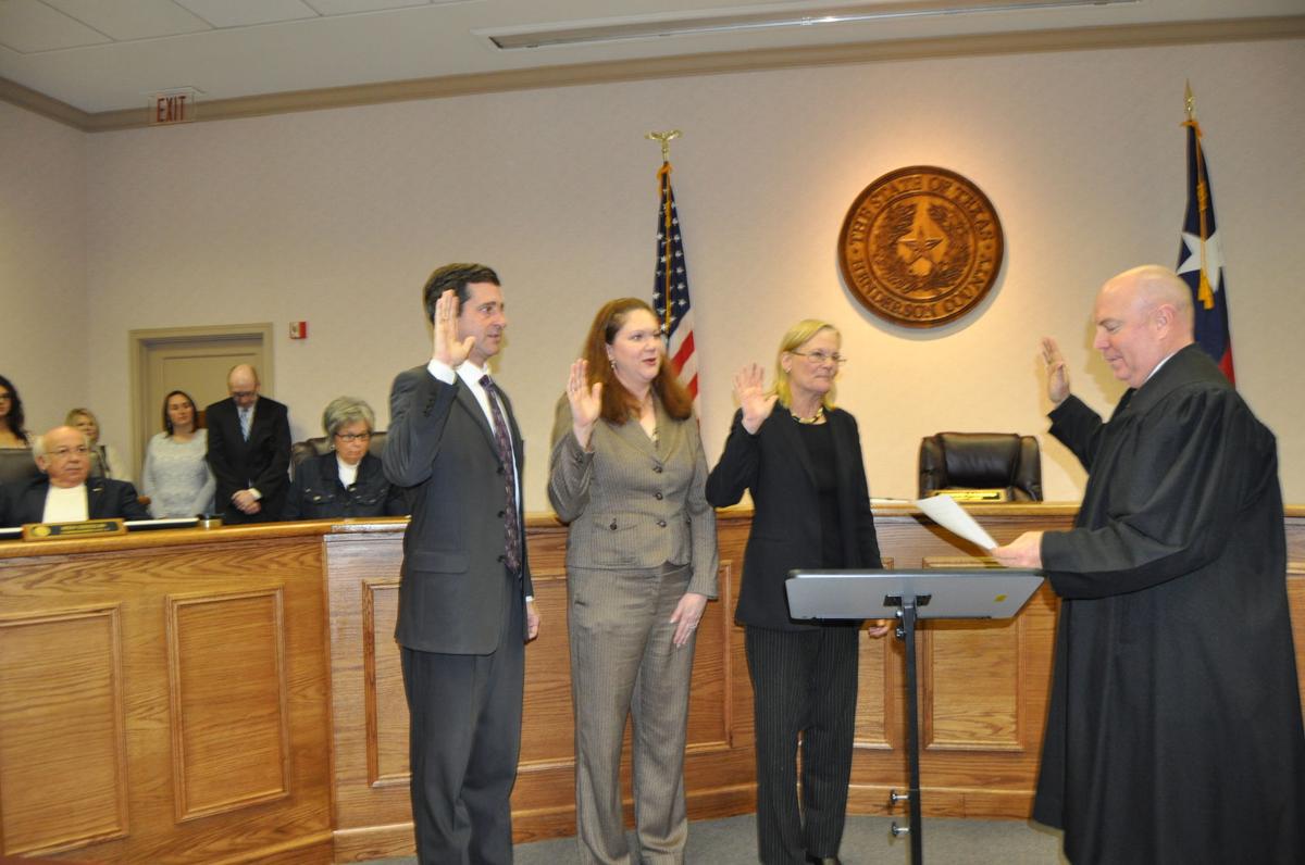 Elected officials take oath of office | Gallery | athensreview.com