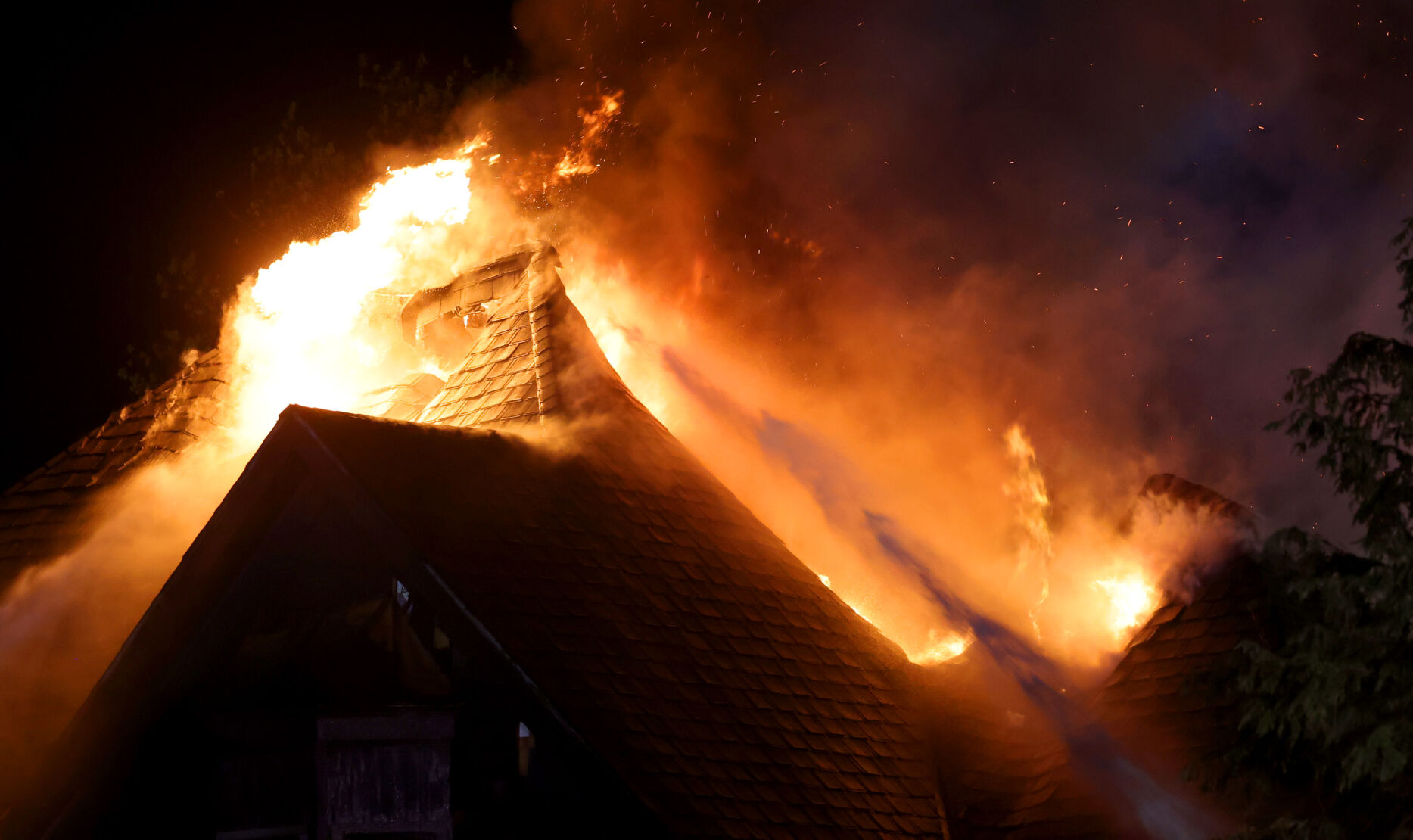 House fire on Willowbrook Drive in Owasco (photos, videos)