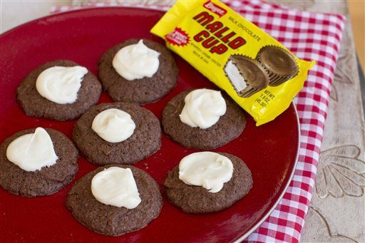 Holiday cookie inspired by Mallo Cup candy bars