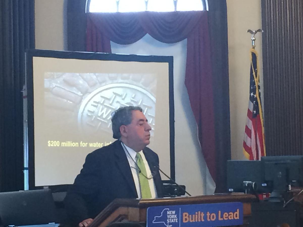 Cuomo rep quizzed on $15 minimum wage at Auburn forum