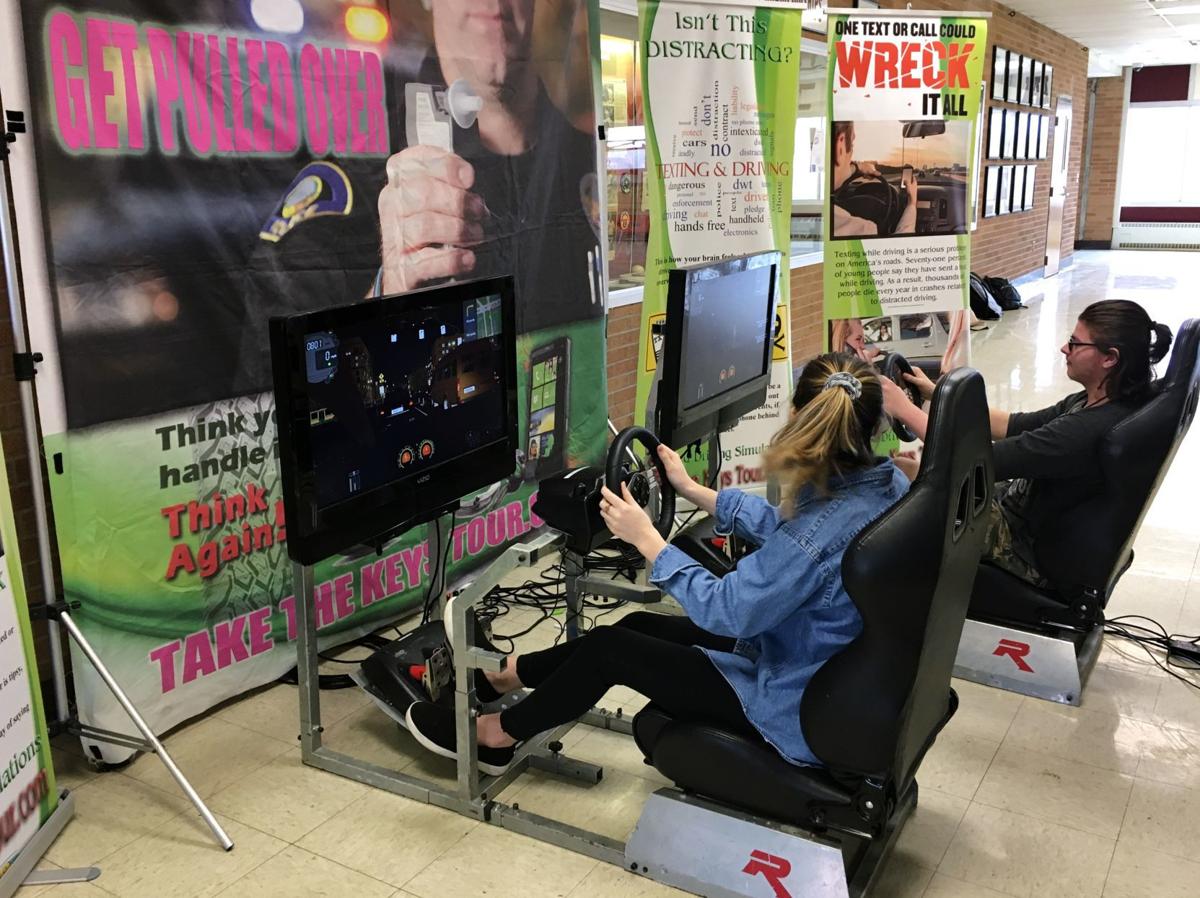 Students learn from drunk driving simulation at Auburn High School ...