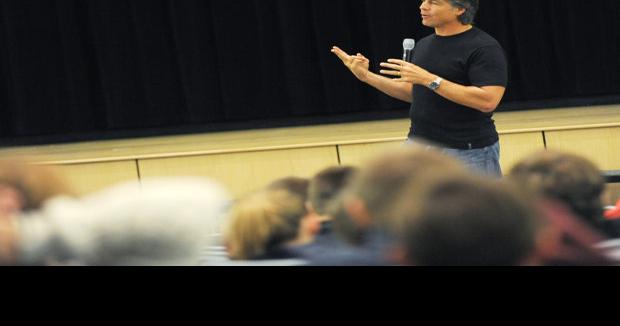 Former NFL player Tim Green promotes reading, compassion in visit to ...