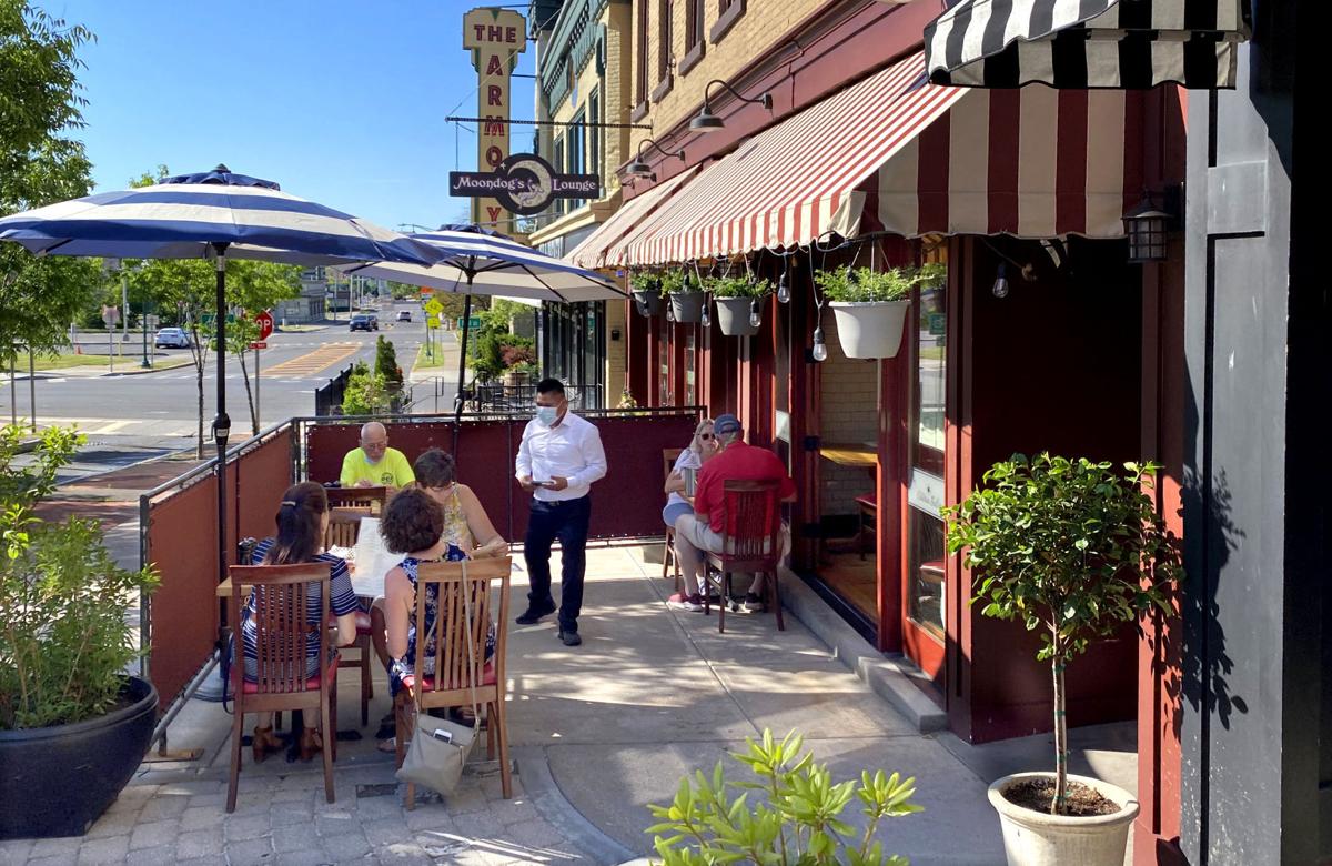 Cuomo: No alcoholic beverages unless you order food at NY bars, restaurants