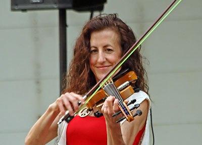 Caryn Lin -- electric violinist -- to give shocking performance at CCBC ...