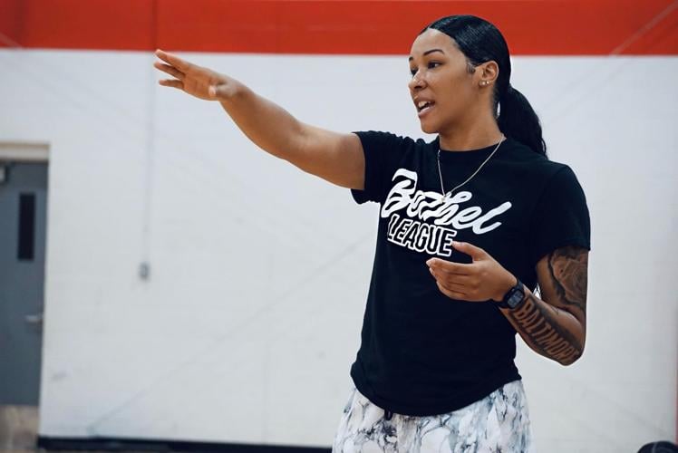 Train Like a Pro: Harlem Globetrotter runs youth basketball camp ...