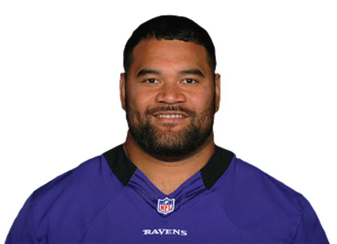 Ravens’ Haloti Ngata Goes to the Dogs | Relaxer | avenuenews.com